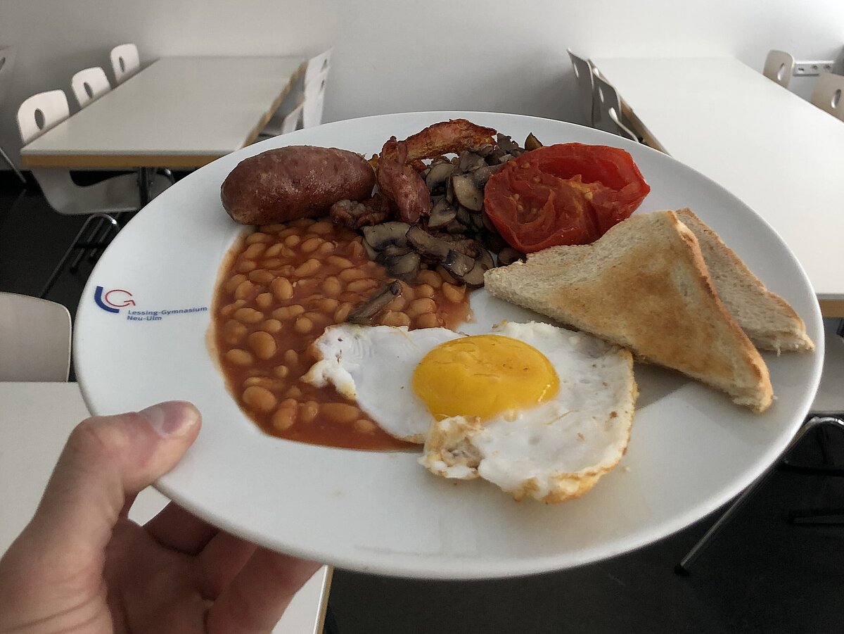 English breakfast at school: LGNU